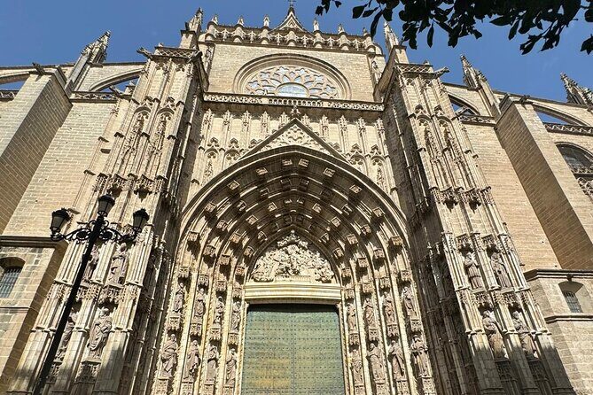 Cathedral Tour of Seville Giralda and Barrio Santa Cruz All in One - Climbing the Giralda for Panoramic Views