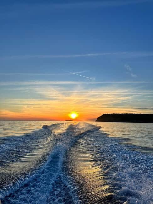 Cavtat: Romantic Sunset Cruise with Unlimited Drinks - Key Points