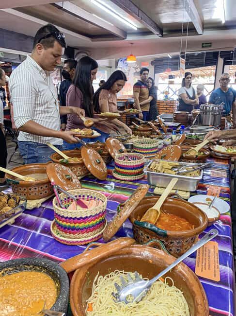 CDMX: Trajinera party in Xochimilco with tacos, music, and drinks - FAQ