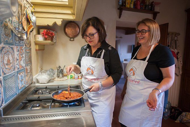 Cesarine: Market Tour & Cooking Class at Local's Home in Siena - The Experience in Detail