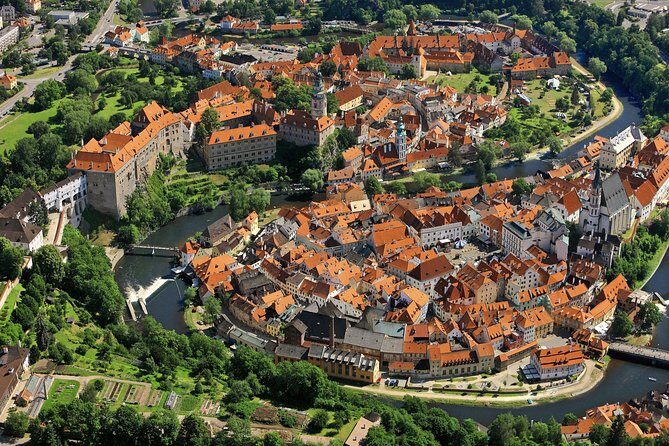 Cesky Krumlov Full day tour from Prague and back - Key Points