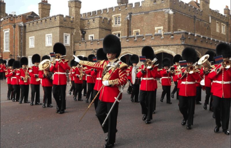 Changing of the Guard at Buckingham Palace - Why This Tour Excels