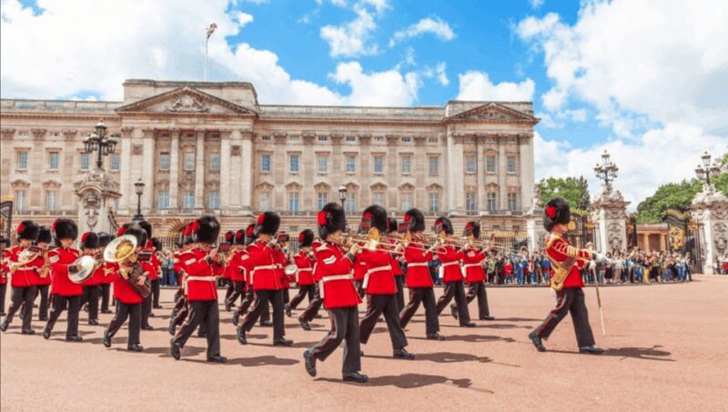 Changing of the Guard at Buckingham Palace - Practical Tips for Visitors
