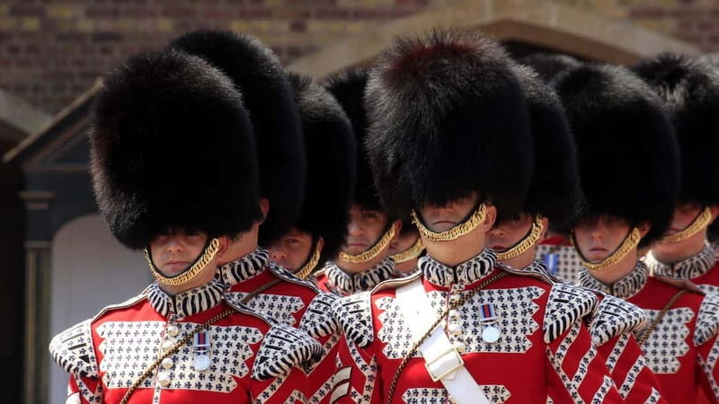 Changing of the Guard at Buckingham Palace Walking Tour - The Walk through St. Jamess Palace and Clarence House