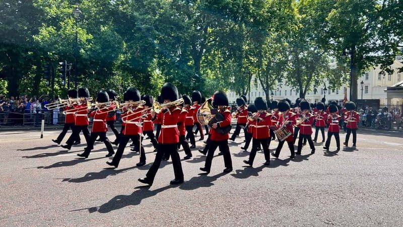 Changing of the Guard at Buckingham Palace Walking Tour - In-Depth Engagement with the Ceremony