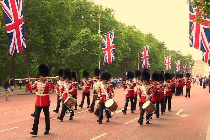 Changing of the Guard & Buckingham Palace Guided Tour Small Group - Key Points