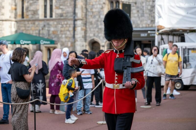 Changing of the Guard Experience in London - Who Will Love This Tour?