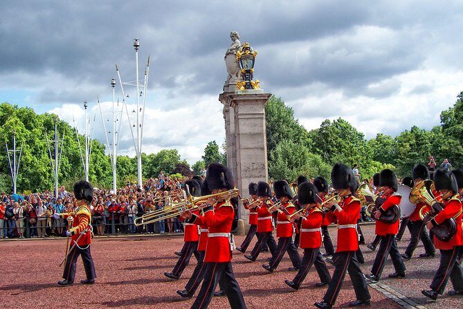 Changing of the Guard Guided Walking Tour Semi-Private 12ppl Max - Value and Practicality