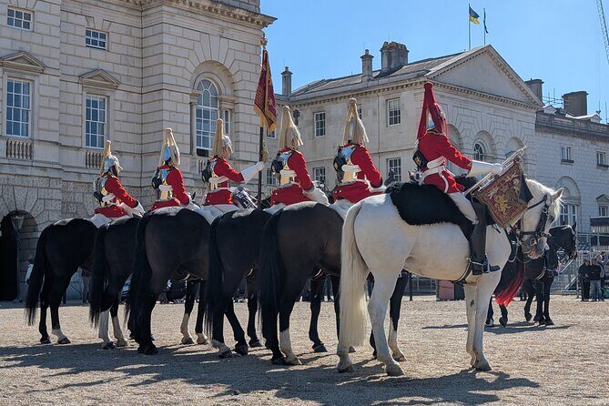 Changing of the Guard Guided Walking Tour & Westminster Landmarks - Key Points