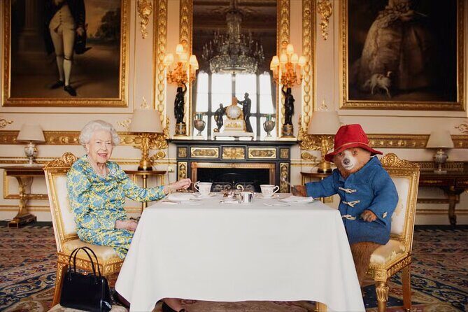 Changing of the Guard & Royal Food Tour with 15+ Tastings - A Deep Dive into the Experience