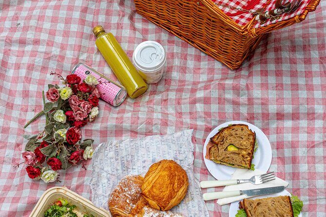 Chapultepec Walking Tour and Picnic - A Closer Look at the Tour Experience