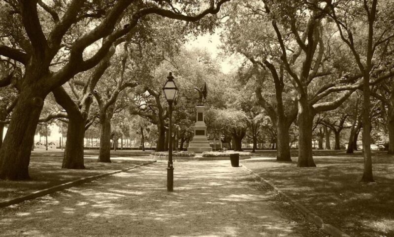 Charleston: Myths & Monsters Paranormal History Walking Tour - Why This Tour Works