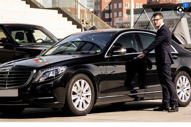 Chauffeur Service For Airport Transfers in London 2025 - The Sum Up: Who Should Consider This Service?