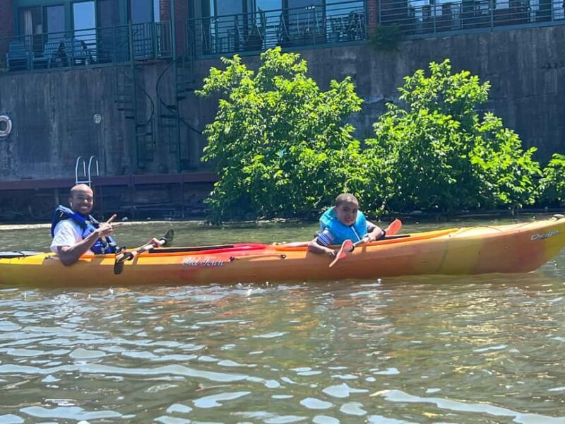 Chicago: 2-Hour Kayak Rental from Bridgeport - Why This Kayaking Tour Stands Out