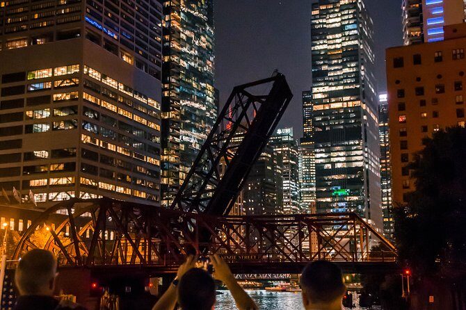 Chicago By Night River & Lake Cruise - Common Challenges and Feedback