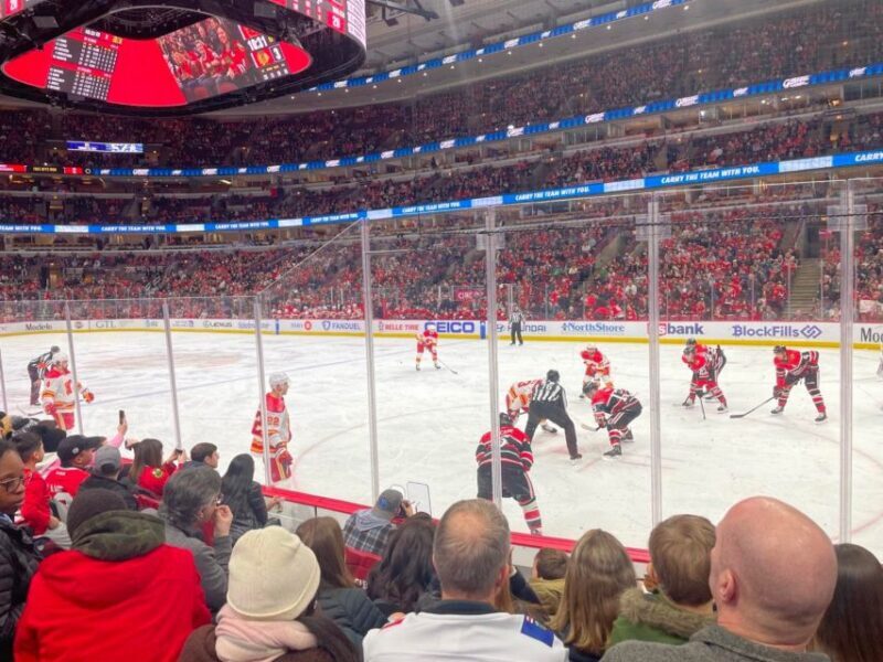 Chicago: Chicago Blackhawks NHL Game Ticket at United Center - Key Points