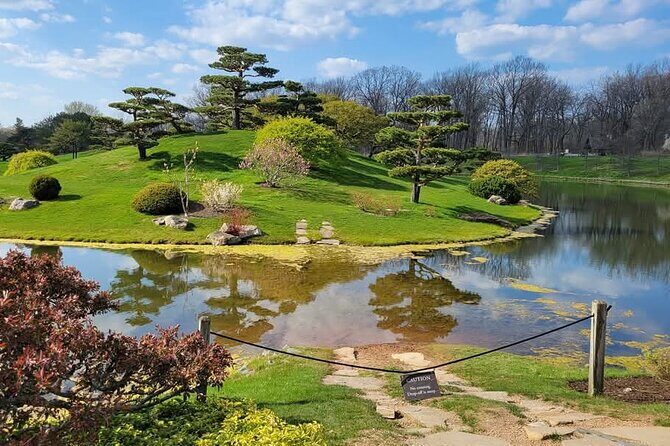 Chicago City's Iconic Sights and Suburb Gems Tour - FAQs