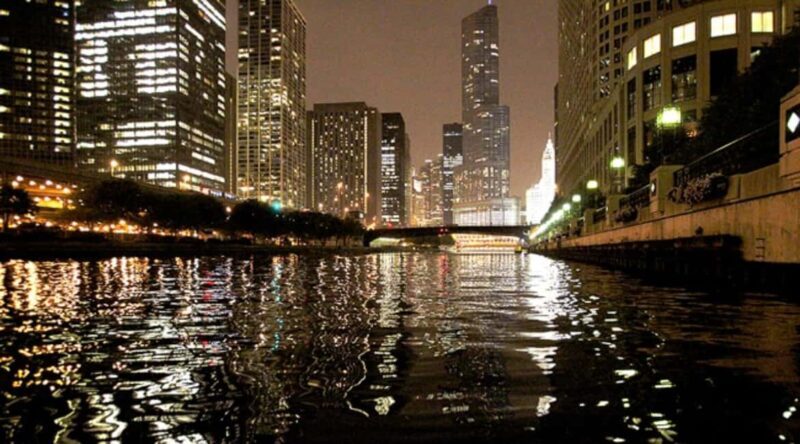 Chicago: Ghosts and Gangsters Night Kayak Tour - Who Should Consider This Tour?