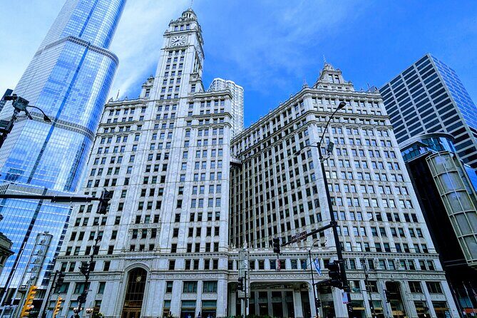 Chicago Magnificent Mile Scavenger Hunt Walking Tour and Game - Why It Offers Good Value
