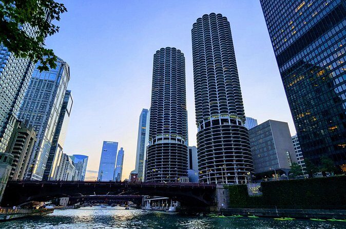 Chicago Magnificent Mile Scavenger Hunt Walking Tour and Game - Who Should Consider This Tour?
