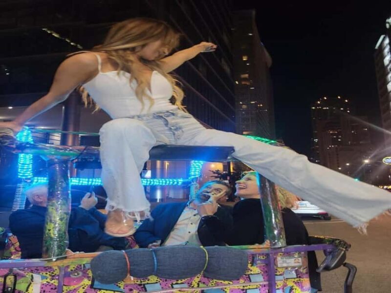 Chicago: Pedicab Tour with Music and Sights - Key Points