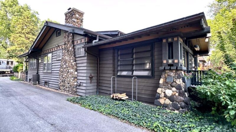 Chicago: Ravenswood Manor Craftsman Bungalows Walking Tour - Chicago: Ravenswood Manor Craftsman Bungalows Walking Tour