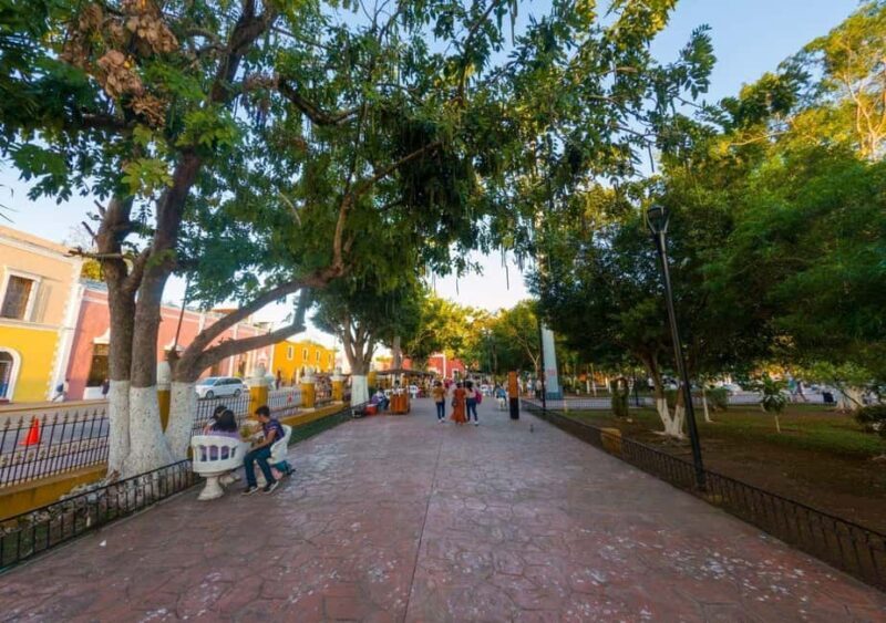 Chichen Itza: Visit the ruins, sacred cenote and Valladolid - Lunch and Practicalities