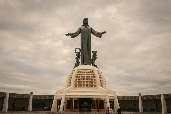 Christ the King, Traveling Mummies VS El Santo and Catrinas - Key Points