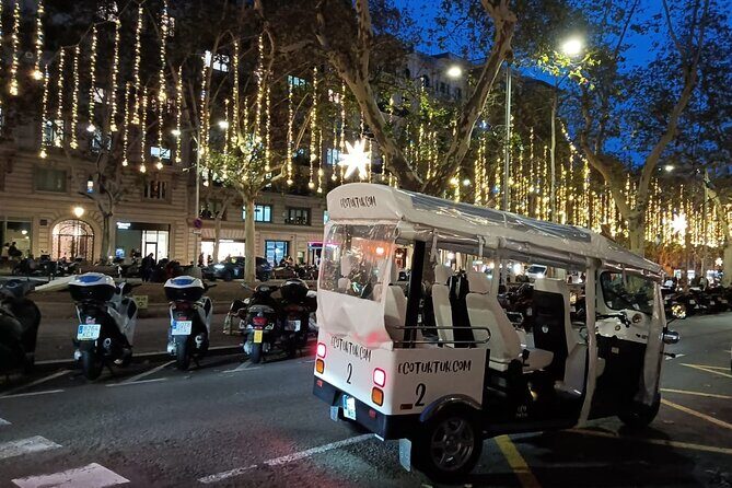 Christmas Lights Tour of Barcelona in Private Eco Tuk Tuk - The Itinerary in Detail