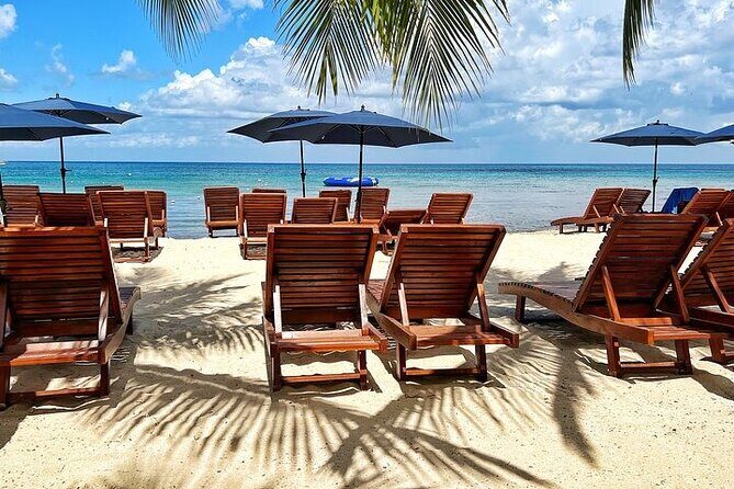 Chulas Beach Club Daypass with Kayaks and Paddle Board - Amenities and Comfort