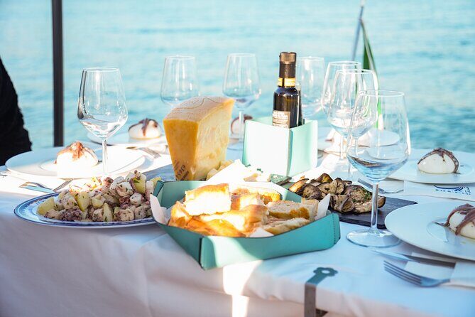 Cinque Terre boat tour PRIVATE, Wonderful Experience - The Perfect Balance of a Scenic, Cultural, and Relaxing Day