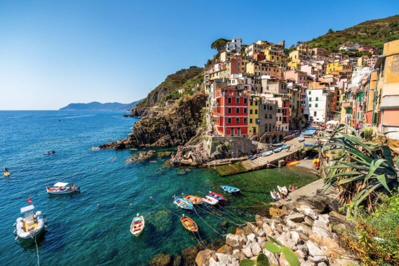 Cinque Terre: Full-Day Private Tour from Florence - Visiting Vernazza and Local Flavors