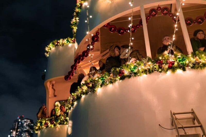 Circle Line: New Years Dinner Fireworks Cruise (All Ages) - An Overview of the Experience