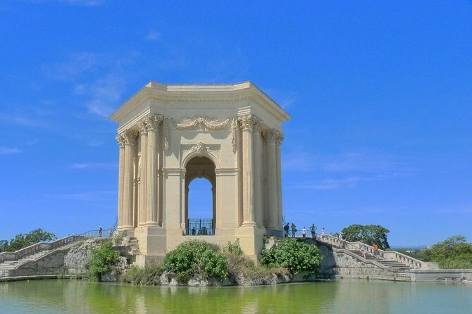 CityTour and Photo Portraits Souvenirs in Montpellier - Exploring Montpellier Town Hall and Antigone