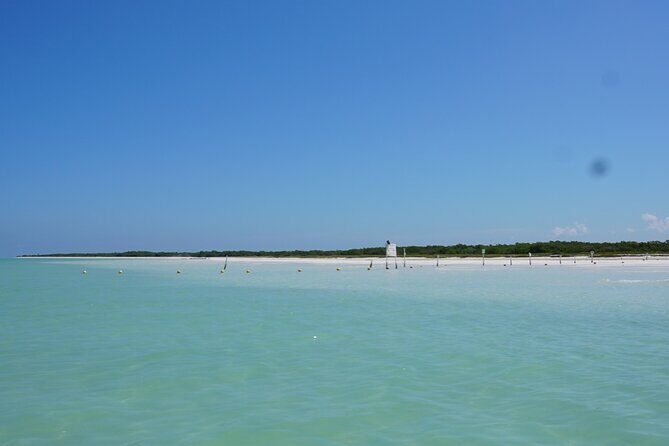 Classic 3-island tour on a shared boat-Entrance Yalahau included- - The Sum Up