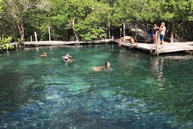 Classic 3-island tour on a shared boat-Entrance Yalahau included- - FAQ