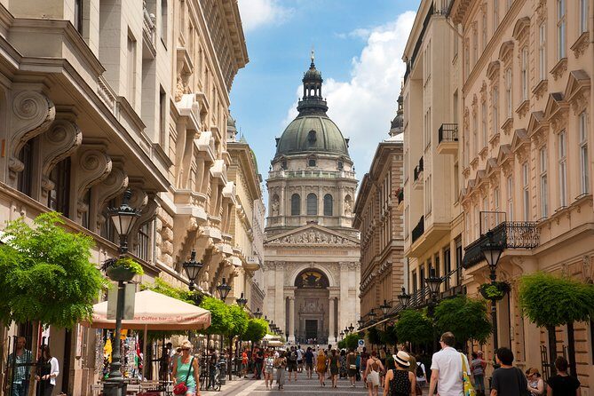 Classic Walk in Budapest Historical Center - Key Points