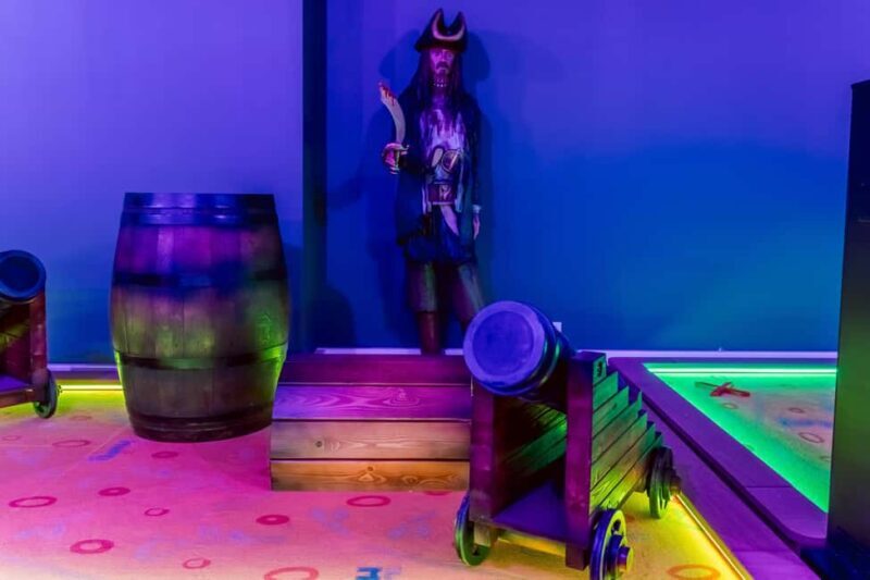 Cologne: Adventure Minigolf  Interactive tour through movie sets! - Key Points