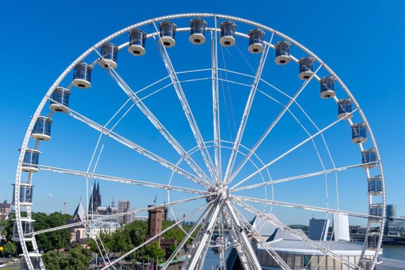 Cologne: Ferris wheel in front of the Cologne Zoo - Key Points