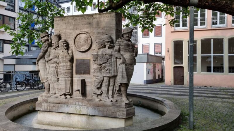 Cologne: Old City Guided Walking Tour - Key Points