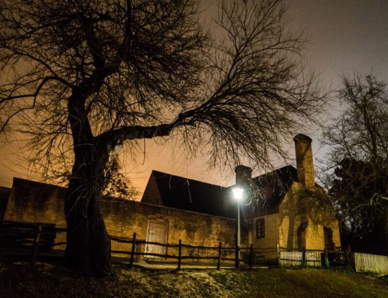 Colonial Ghosts: Ghostly Whispers of Williamsburg Ghost Tour - An In-depth Look at the Williamsburg Ghost Tour