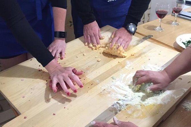 Colorful Pasta Tagliatelle and Ravioli Cooking Class near Arezzo - The Experience & Group Dynamics