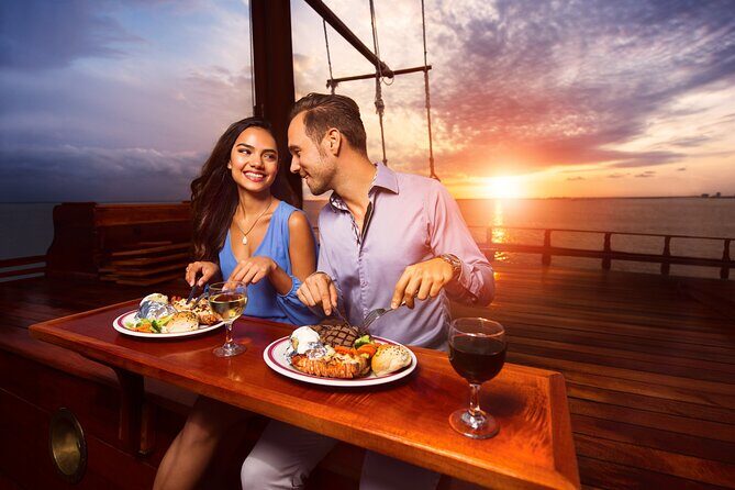 Columbus Romantic Dinner in Cancún - Key Points  