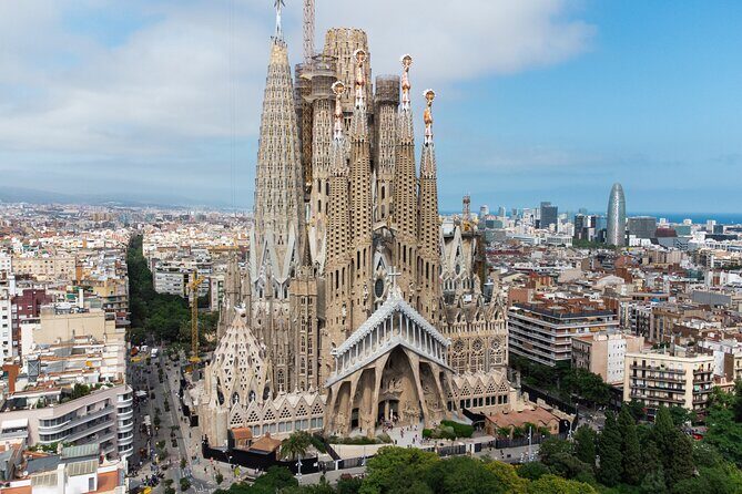 Combo: Skip the Line Sagrada Familia & Park Guell Guided Tour - Exploring the Sagrada Família: A Cathedral Like No Other  