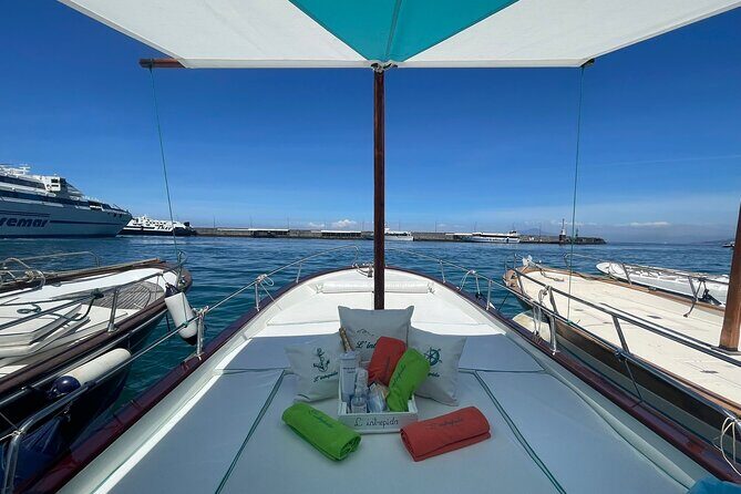 Complete Private Guided Two Hour Tour of the Coast of Capri - Key Points