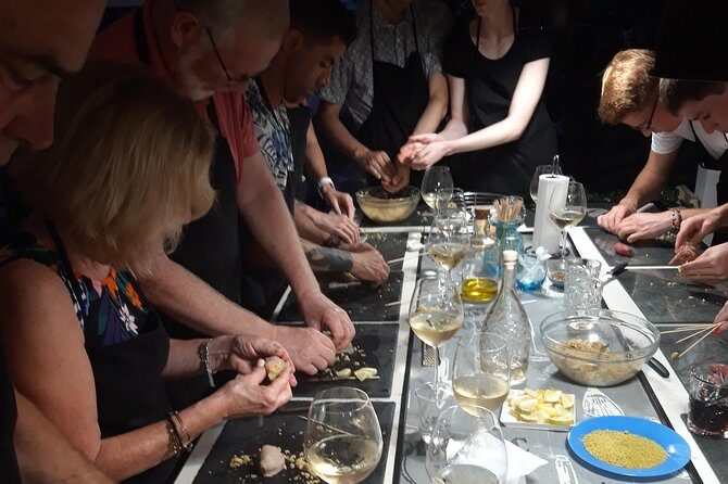 Cooking class shop market, and lunch or dinner with Chef Antonio - Key Points