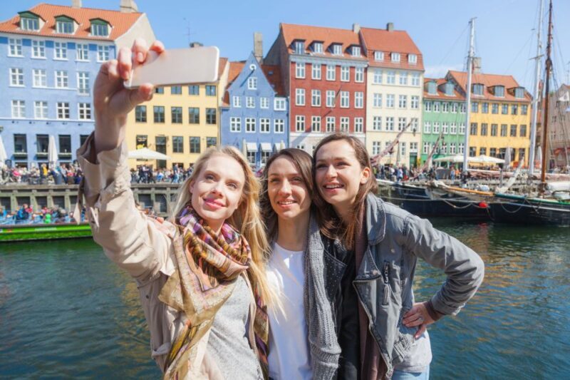Copenhagen: Highlights & Secrets Private Walking Tour - Meeting Point and Ease of Access