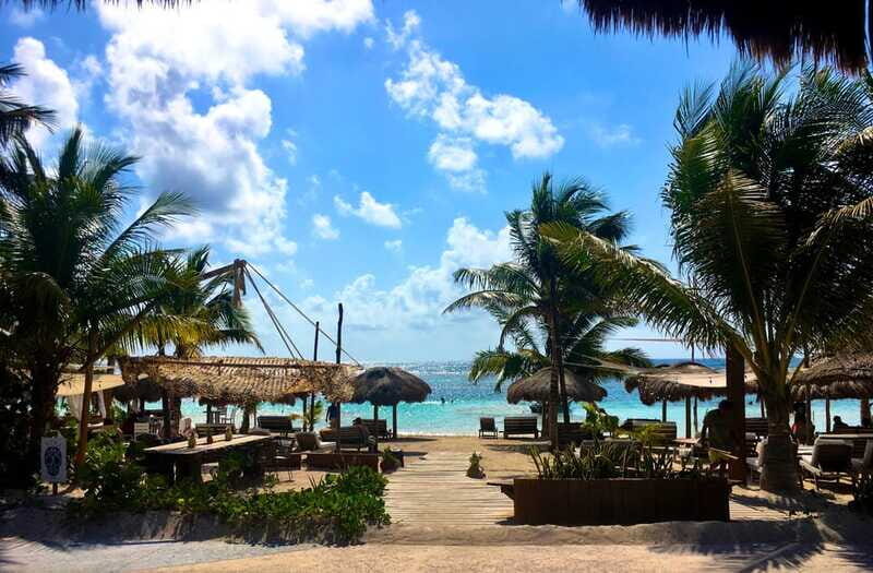 Costa Maya: Yaya Beach Break Open Bar & Optional VIP Cabana - A couple of other positives include the location—just minutes from the cruise port—and the presence of shower facilities, which are perfect if you want to freshen up before heading back to your ship or exploring further.