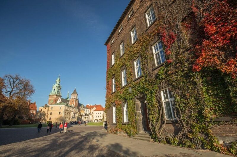 Cracow: Guided Tour of the Wawel Castle & Cathedral - FAQ