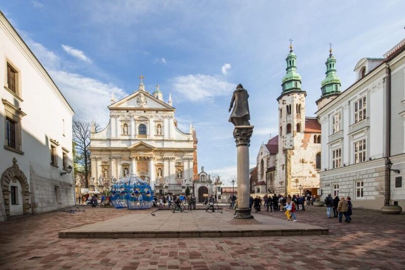 Cracow's Old Town sightseeing & St. Mary's Basilica Visit - An In-Depth Look at the Tour
